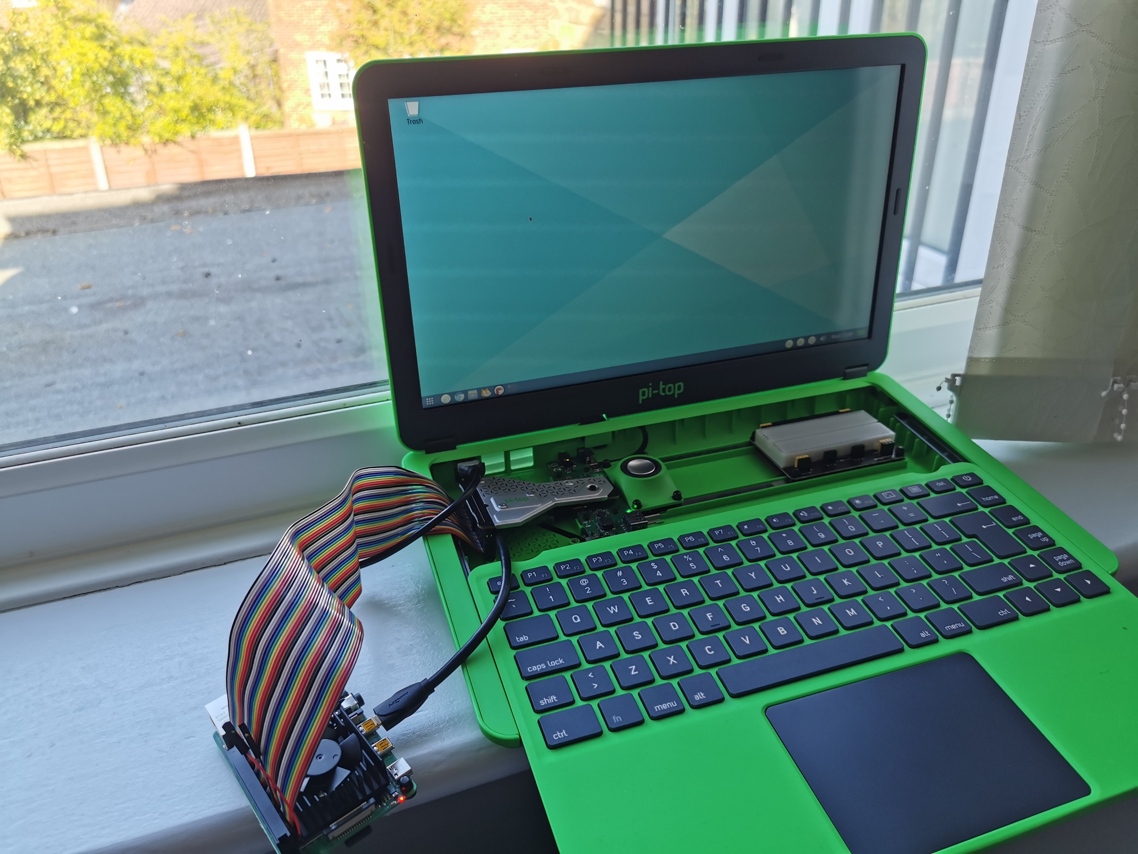 How to connect a Raspberry Pi 4 to your pi‑top [3]